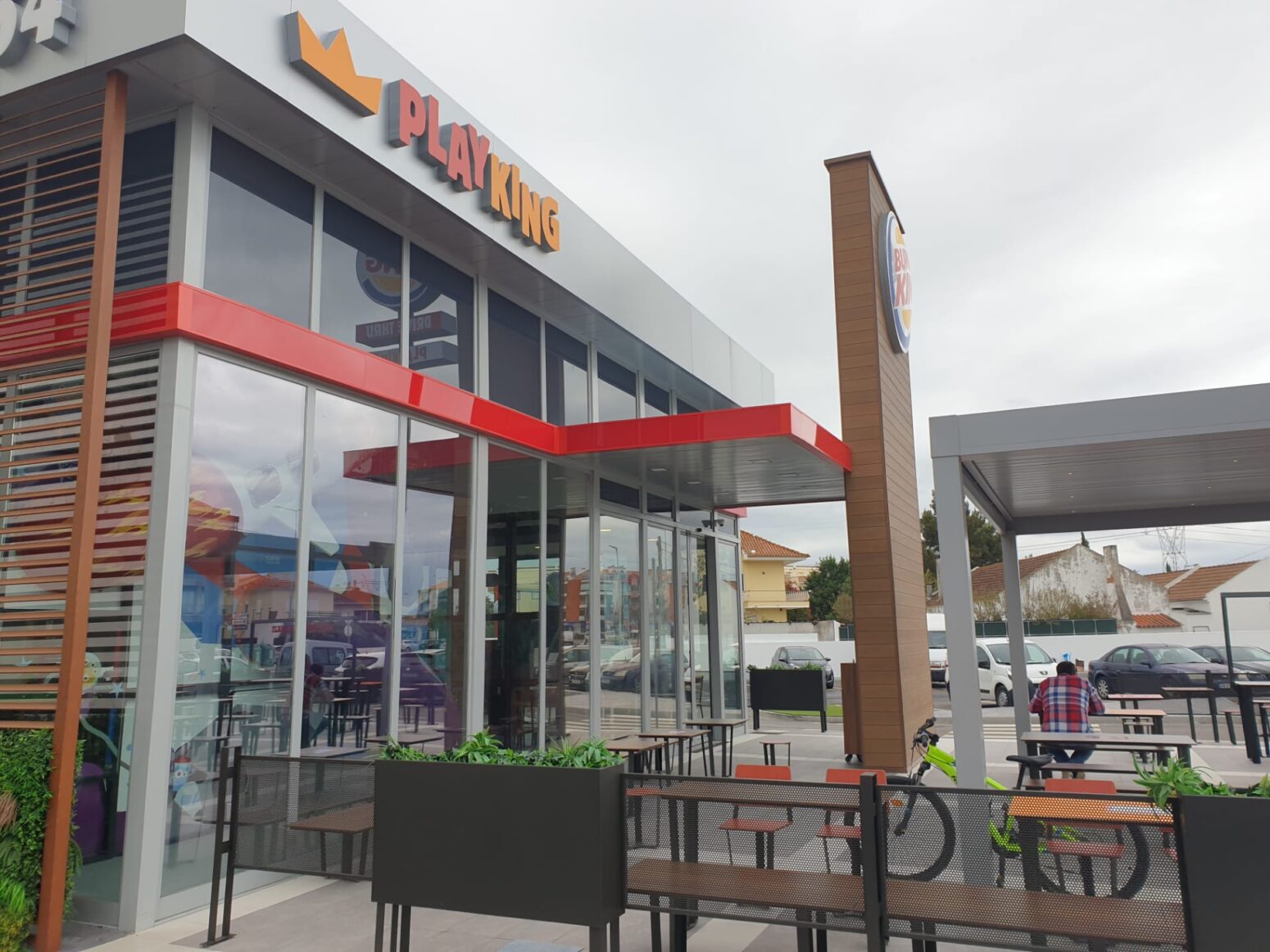 Burger King Portugal inaugura restaurante em Porto Alto