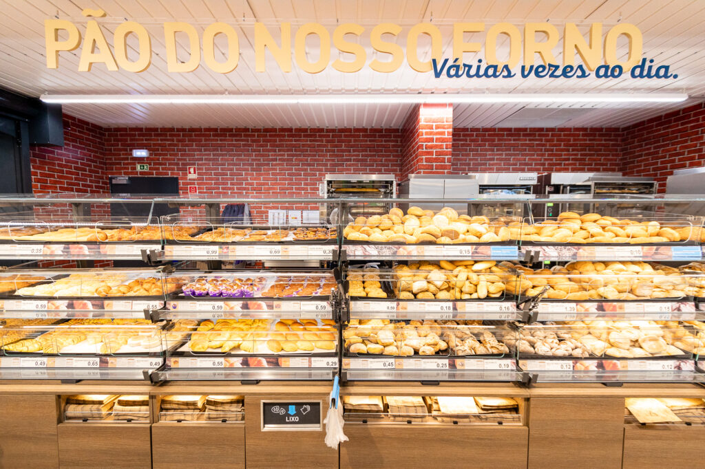 “Monumental”: Aldi abre em Albufeira a sua maior loja em Portugal ...