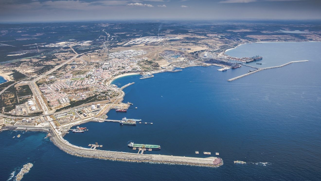 Terminal de Contentores de Sines ganha 'novo cais' de 204 metros ...