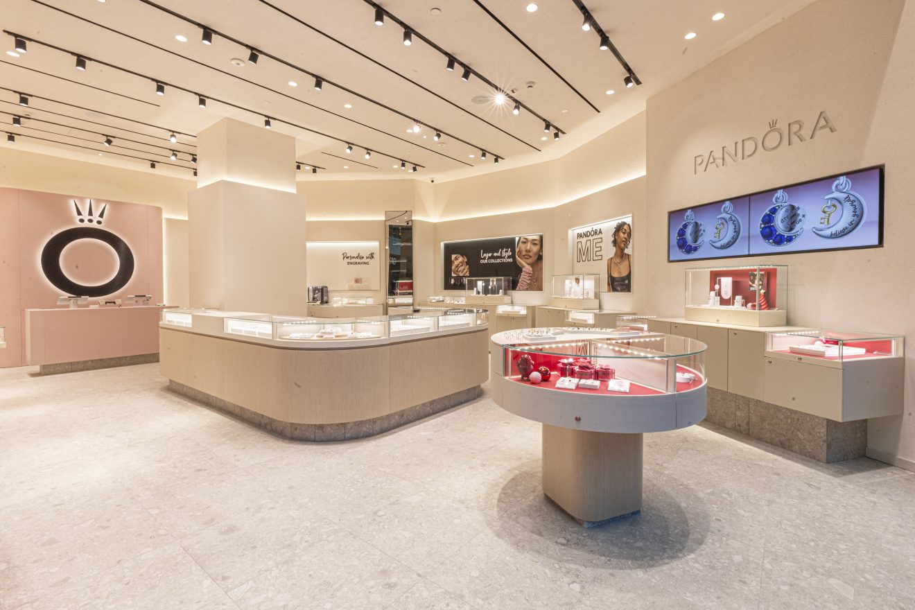 Pandora introduz novo conceito de loja em Portugal - Distribuição Hoje
