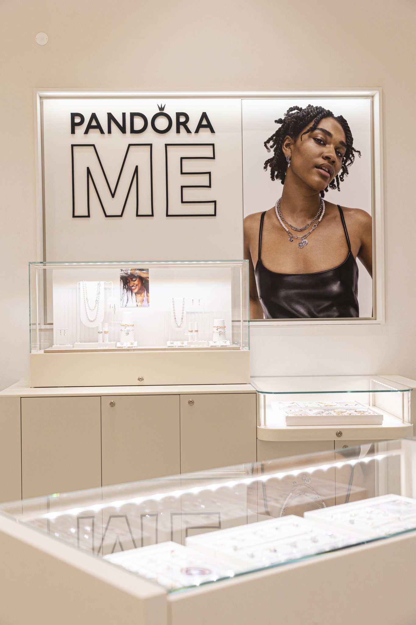Pandora introduz novo conceito de loja em Portugal - Distribuição Hoje