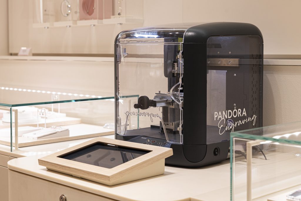 Pandora introduz novo conceito de loja em Portugal - Distribuição Hoje